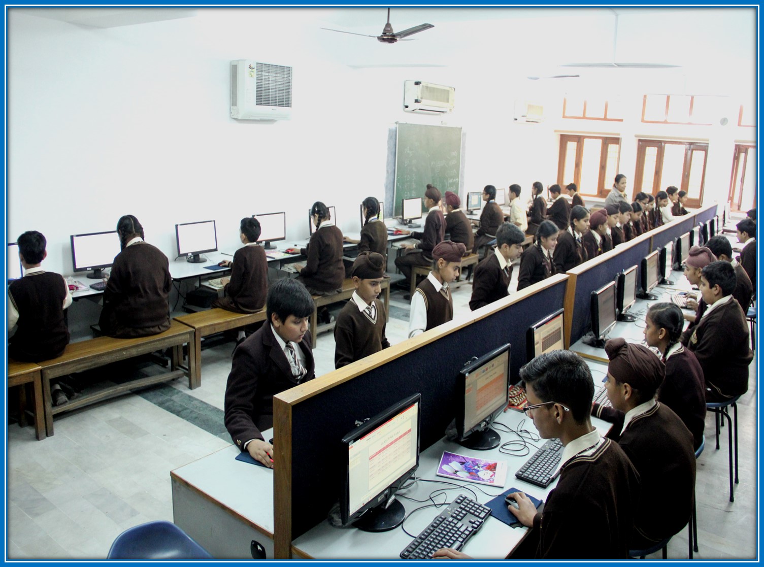 Computer Lab :: Shishu Niketan Model Sr. Sec. School